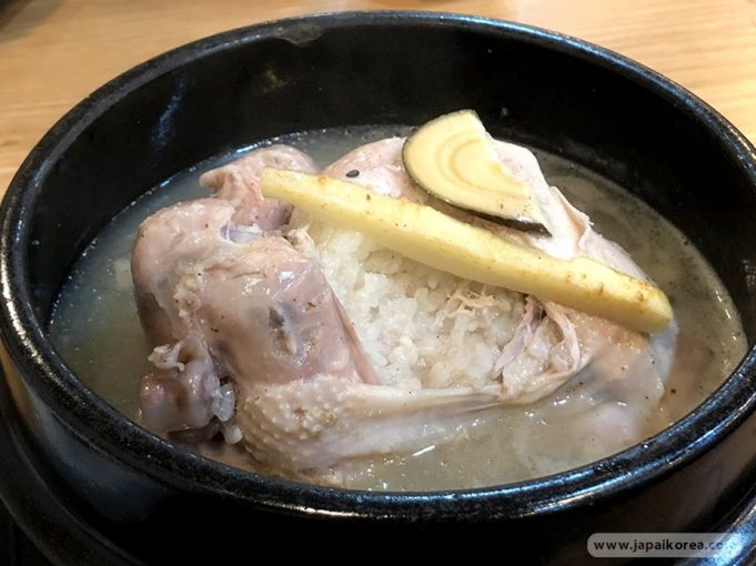 สุดยอดไก่ตุ๋นโสม บำรุงสุขภาพกับกิมจิโสม - Hanbang Samgyetang